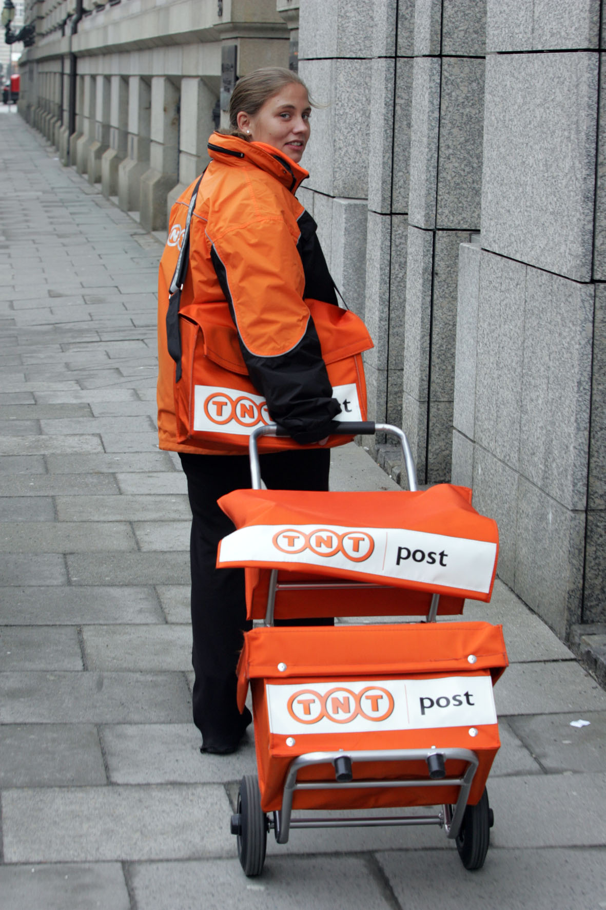 TNT Post startet Ausbildungsoffensive: 120 Einsteiger für Zustellung ...